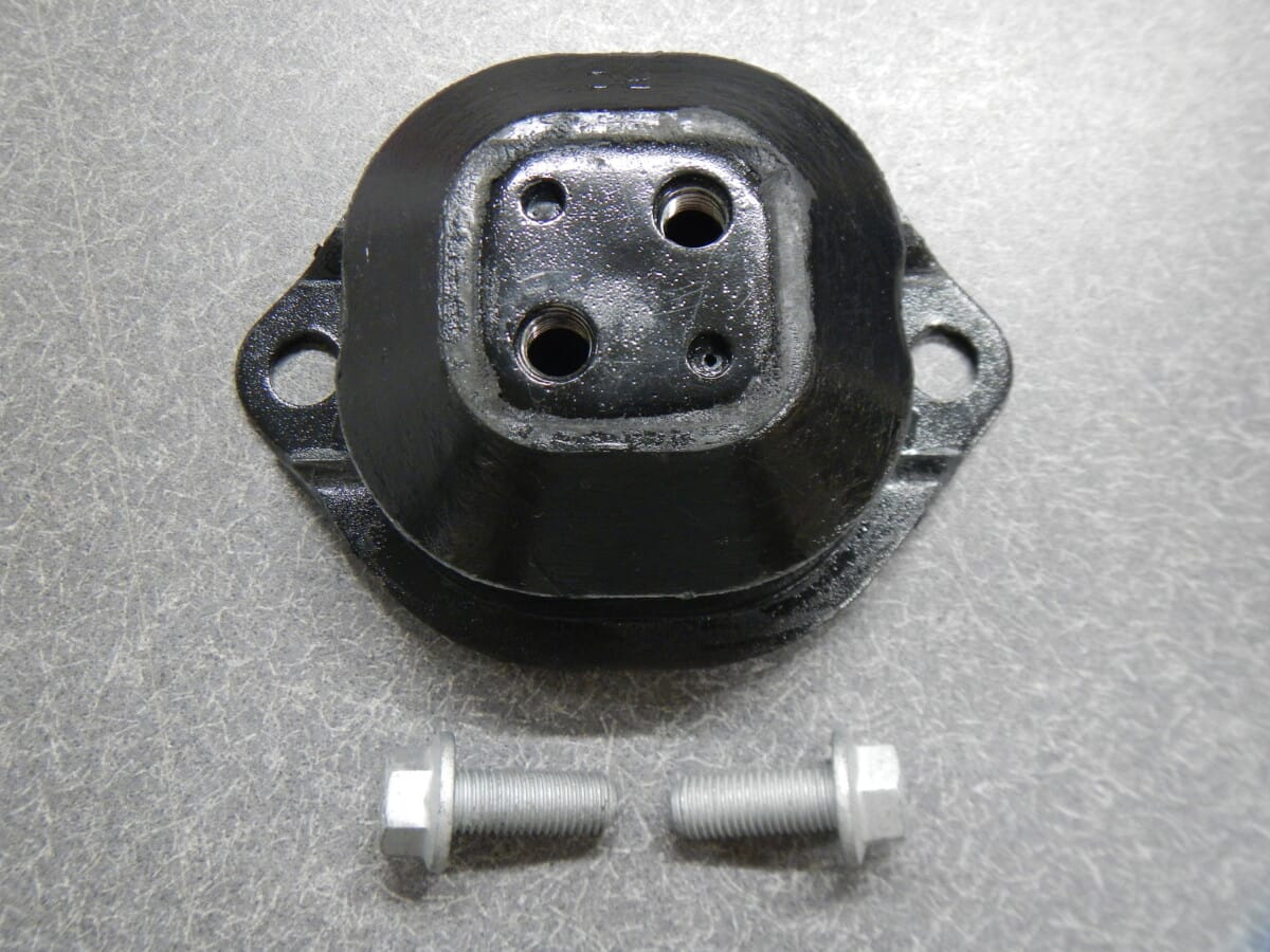 ST400 / TH400 Transmission Mount 64 65 66 67 68 69 70 Riviera LeSabre ...