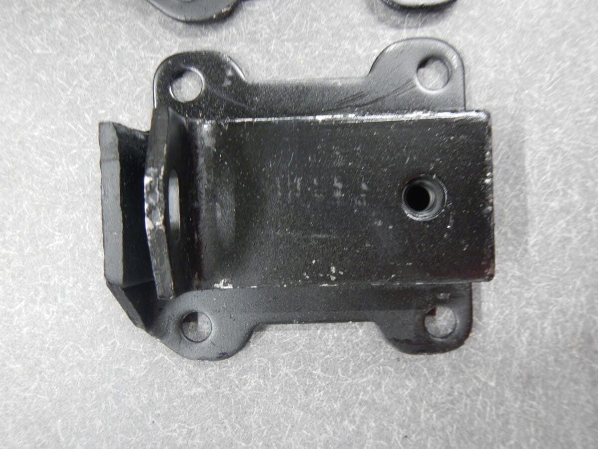 401 425 Buick Nailhead Engine Motor Mount Pair 1961 1962 1963 1964 1965 ...